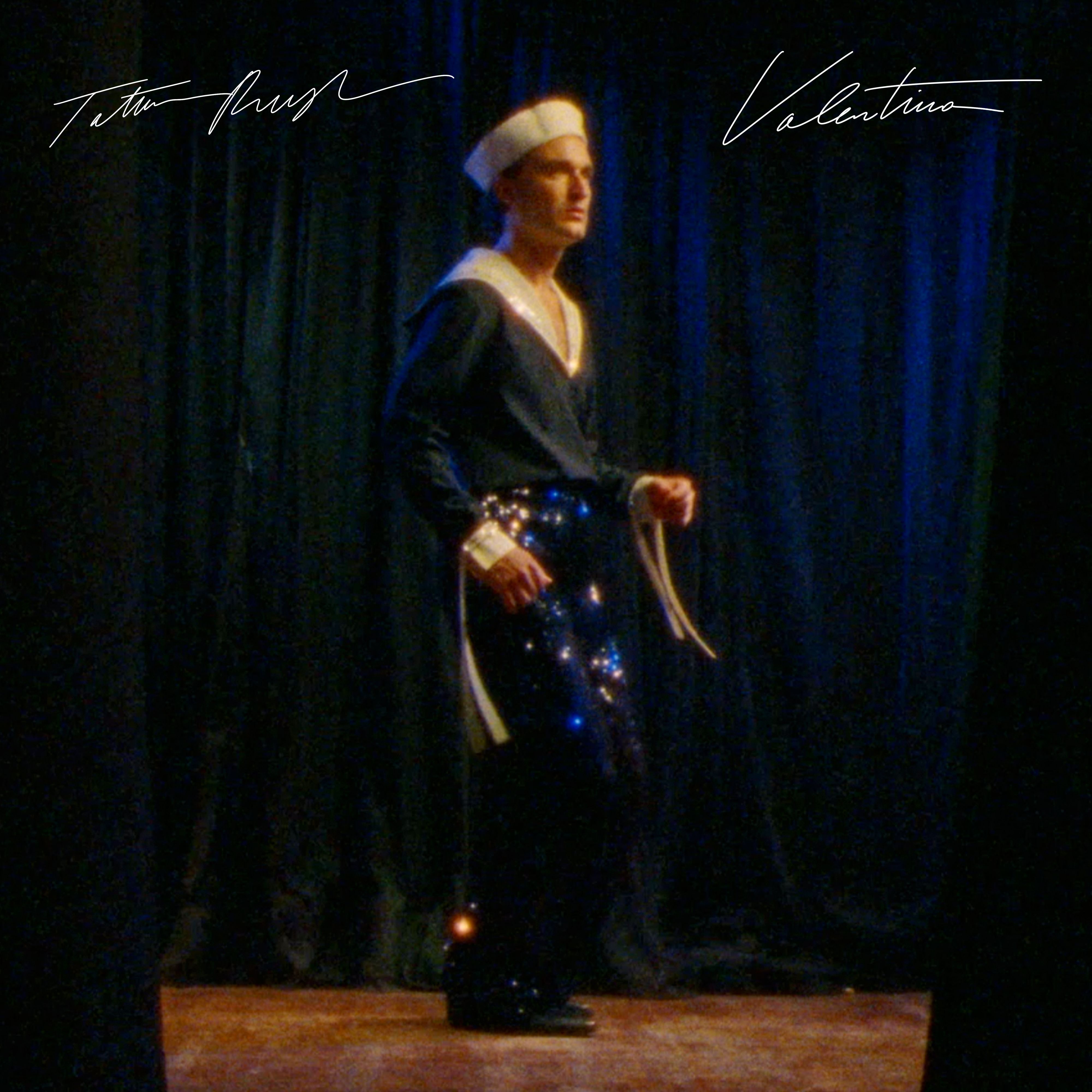 Tatum Rush marinaio a Rio de Janeiro nel video di "Valentina"