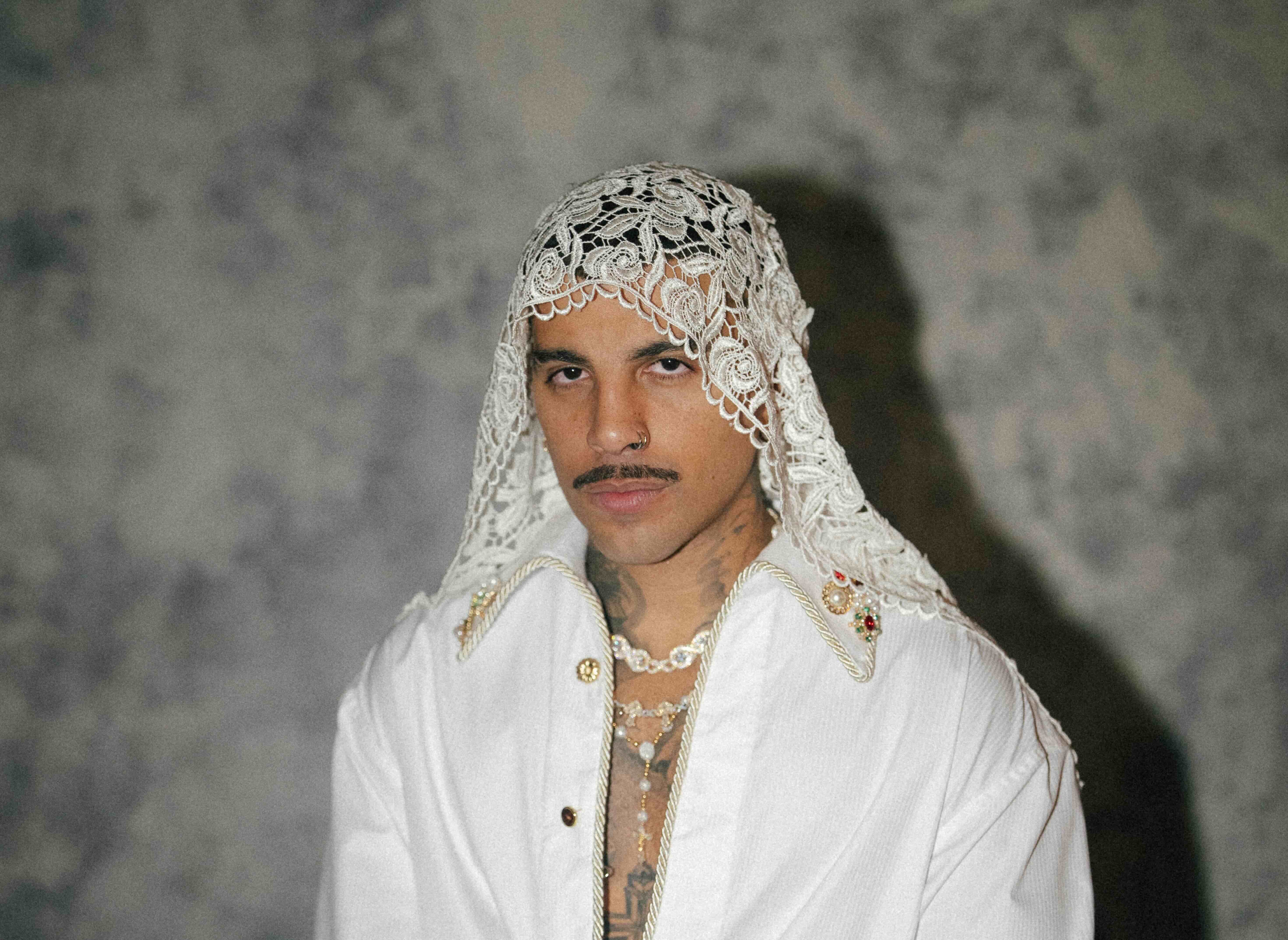 Rauw Alejandro, le sue origini nell'album "Cosa nuestra: Capìtulo 0"