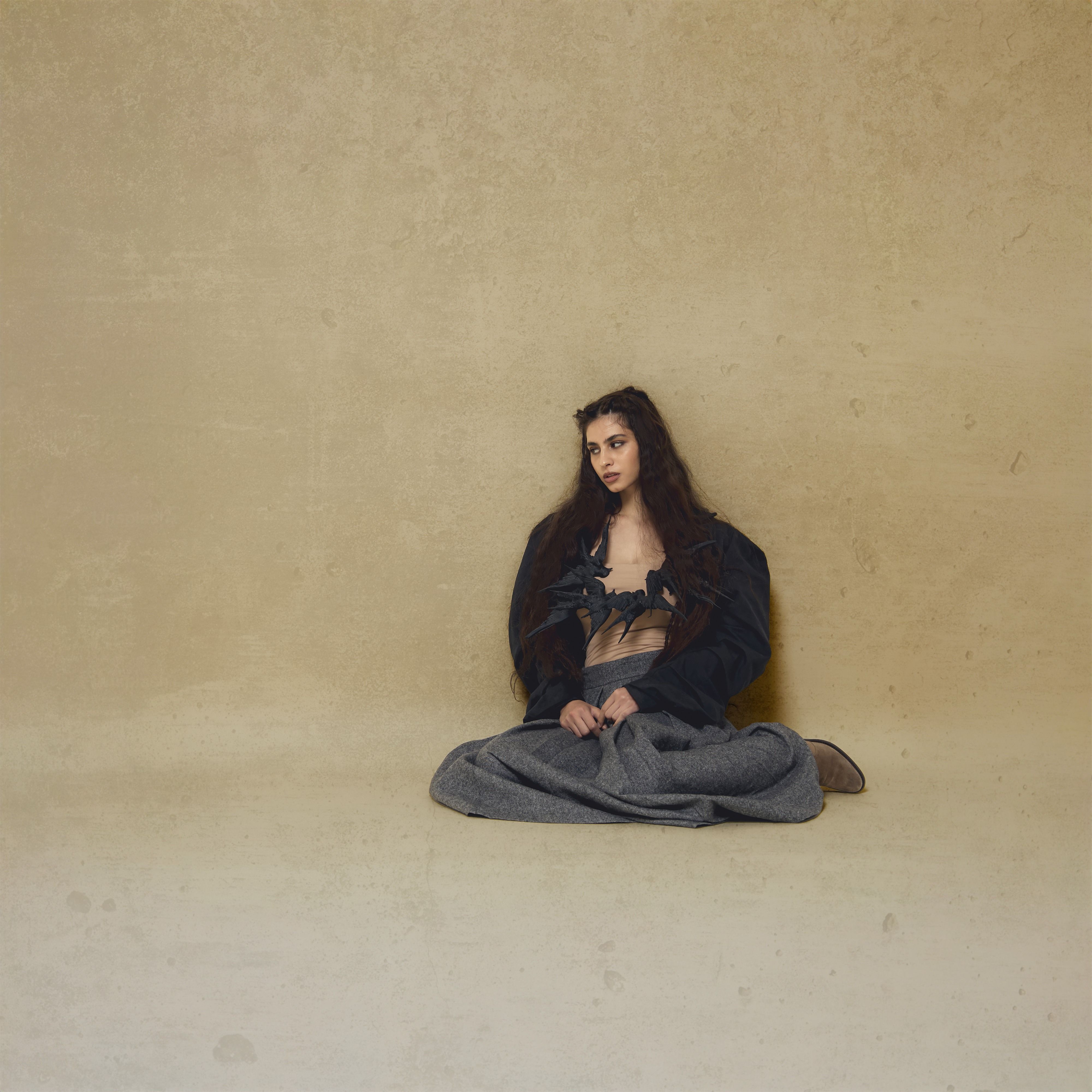 Tära sospesa tra due mondi nel nuovo singolo "Mezzaluna"